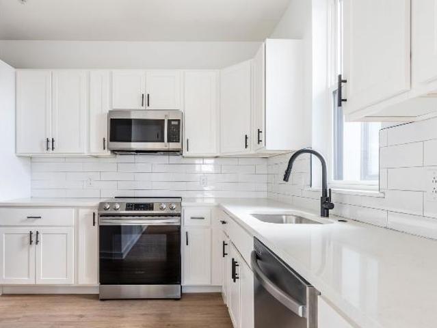 2 Br, 1 bath, Condo 2552 Cecil B Moore Ave