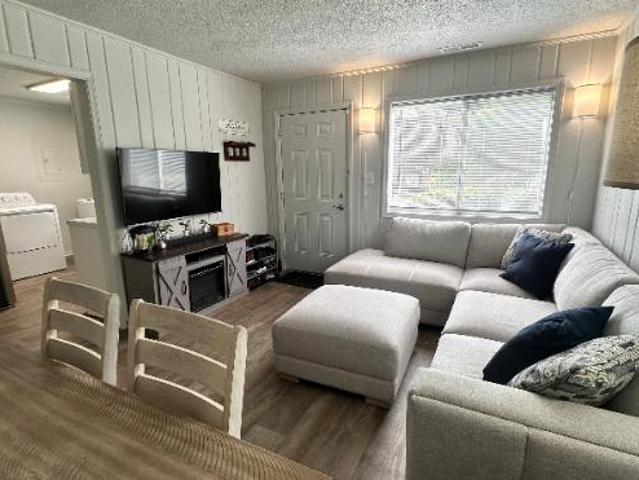 2 Br, 1 bath, Condo 2560 La Deara Crest Ln