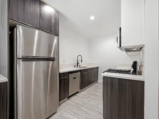 2 Br, 1 bath, Condo 2561 W Ave 30
