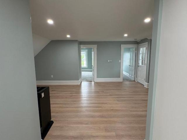 2 Br, 1 bath, Condo 258 Notre Dame Ave