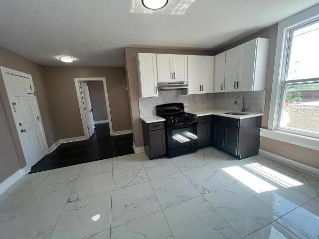 2 Br, 1 bath, Condo 25 27 Ryle Ave