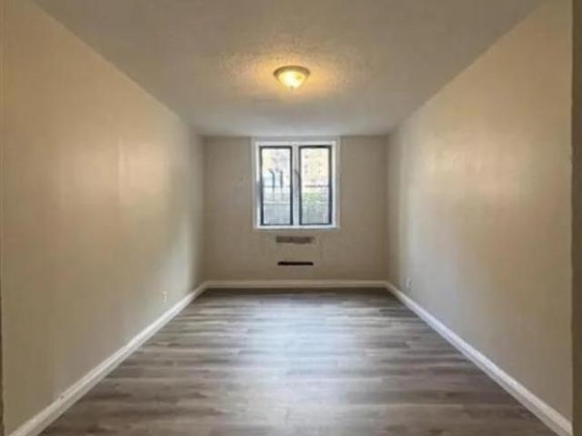 2 Br, 1 bath, Condo 25 Van Velsor Place