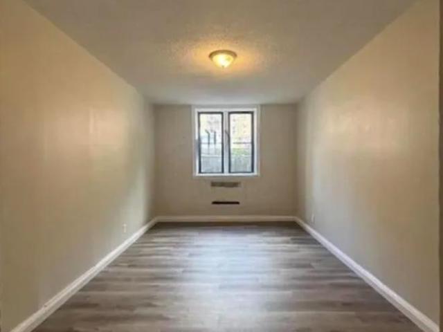 2 Br, 1 bath, Condo 25 Van Velsor Place