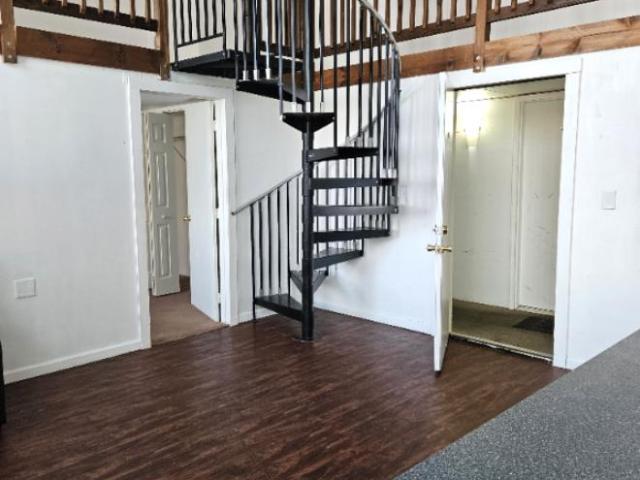 2 Br, 1 bath, Condo 25 W Chestnut St