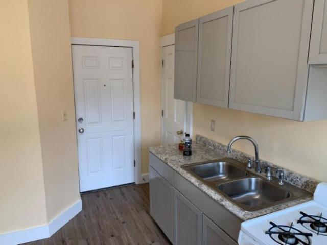 2 Br, 1 bath, Condo 2600 Elim Ave
