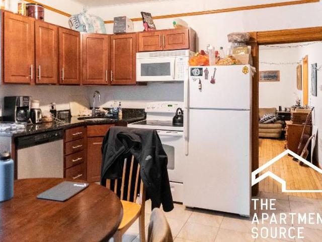 2 Br, 1 bath, Condo 2616 North Marshfield Avenue