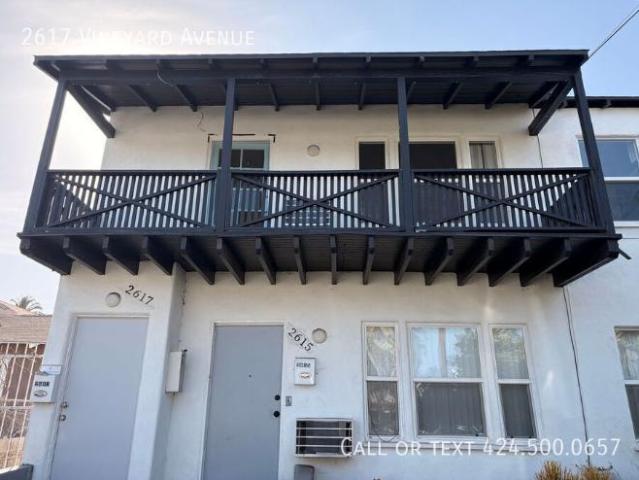 2 Br, 1 bath, Condo 2617 Vineyard Avenue
