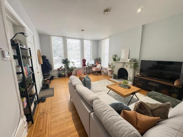 2 Br, 1 bath, Condo 262 James St South