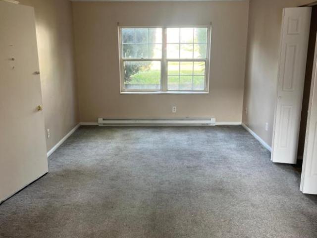 2 Br, 1 bath, Condo 2633 South St Se