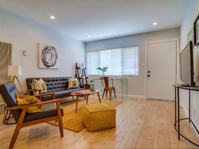 2 Br, 1 bath, Condo 2645 E Spaulding Street