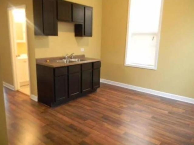 2 Br, 1 bath, Condo 2647 W Luther St