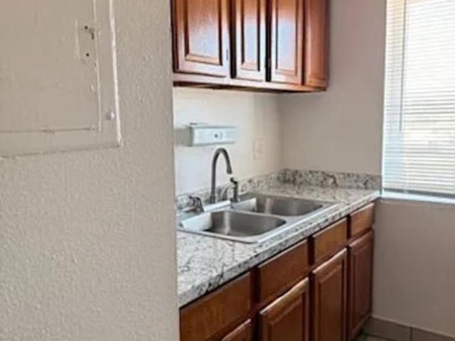 2 Br, 1 bath, Condo 2647 West Evans Ave