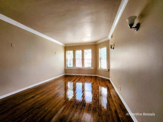 2 Br, 1 bath, Condo 2648 E 78th