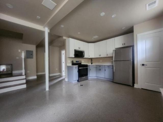 2 Br, 1 bath, Condo 2648 E 78th