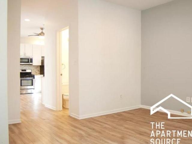 2 Br, 1 bath, Condo 2649 N Wayne Ave
