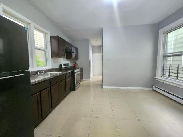 2 Br, 1 bath, Condo 266 1/2 Garside St