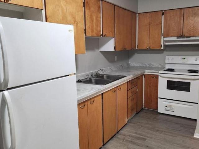 2 Br, 1 bath, Condo 2700 N Federal Blvd