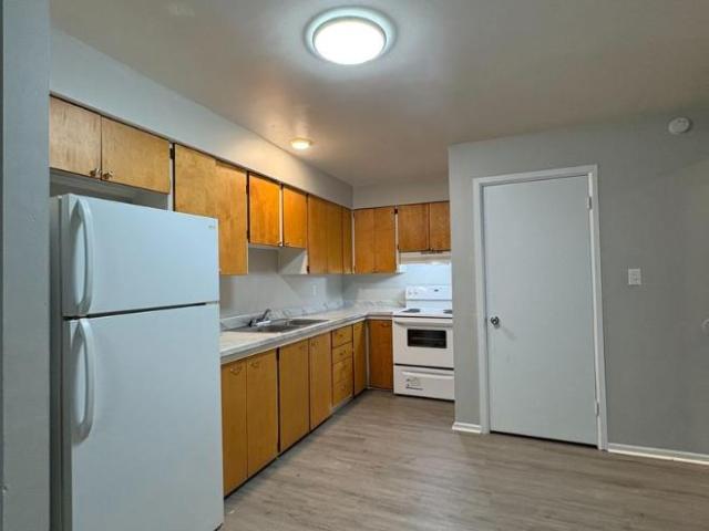 2 Br, 1 bath, Condo 2700 N Federal Blvd