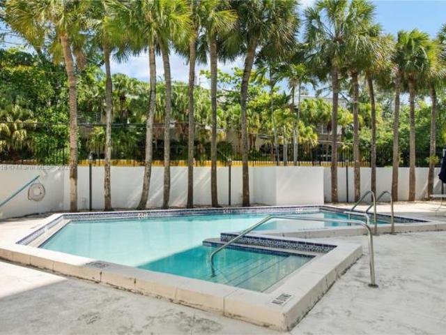 2 Br, 1 bath, Condo 2715 Tigertail Ave