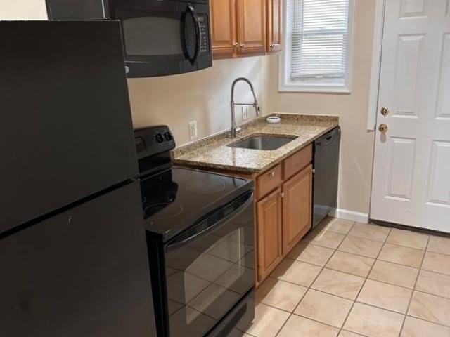 2 Br, 1 bath, Condo 2713 12th St Ne