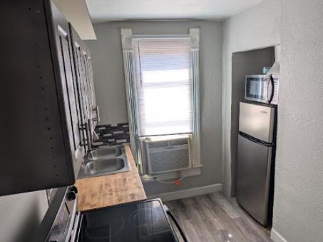 2 Br, 1 bath, Condo 2723 2nd Av