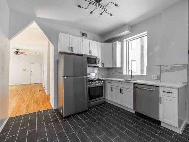 2 Br, 1 bath, Condo 2732 West Chicago Avenue