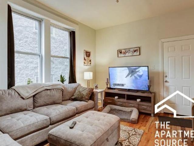2 Br, 1 bath, Condo 2747 West Augusta Blvd