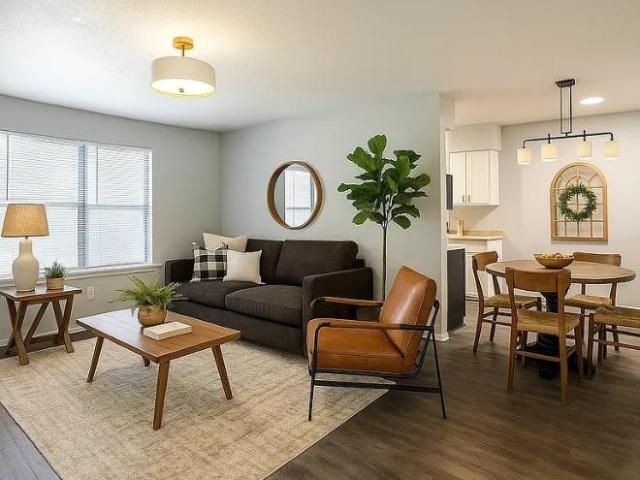 2 Br, 1 bath, Condo 2751 E Ledbetter Dr