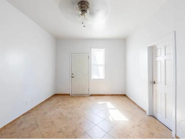 2 Br, 1 bath, Condo 2752 S Kedvale Ave
