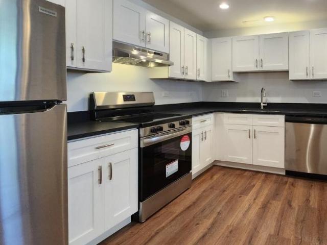2 Br, 1 bath, Condo 2763 N Sawyer Ave