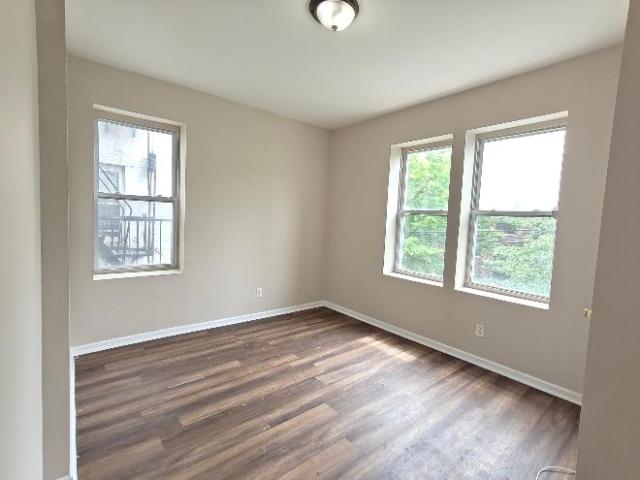 2 Br, 1 bath, Condo 279 Goldsmith Ave
