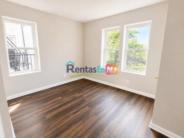 2 Br, 1 bath, Condo 279 Goldsmith Ave