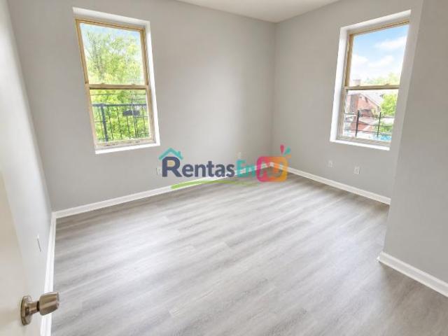 2 Br, 1 bath, Condo 279 Goldsmith Ave