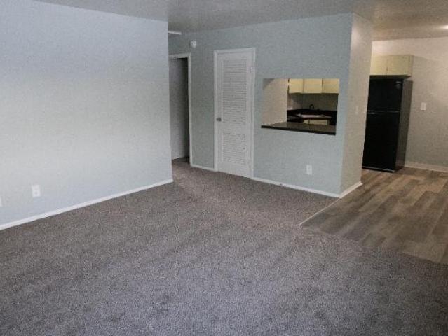 2 Br, 1 bath, Condo 2800 Crystal St