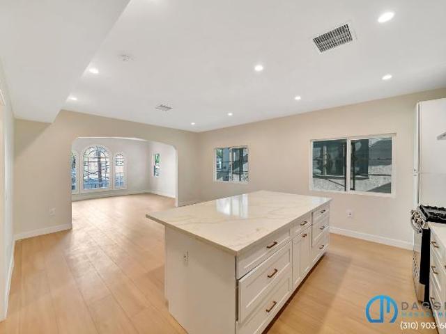 2 Br, 1 bath, Condo 2800 Winter St