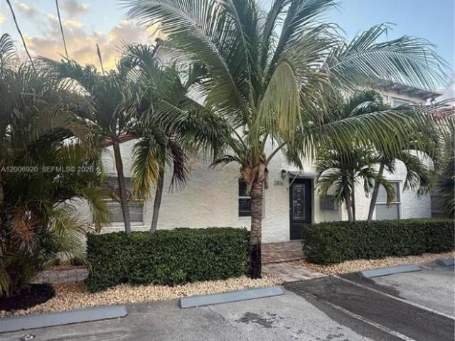 2 Br, 1 bath, Condo 2816 Pine Tree Dr