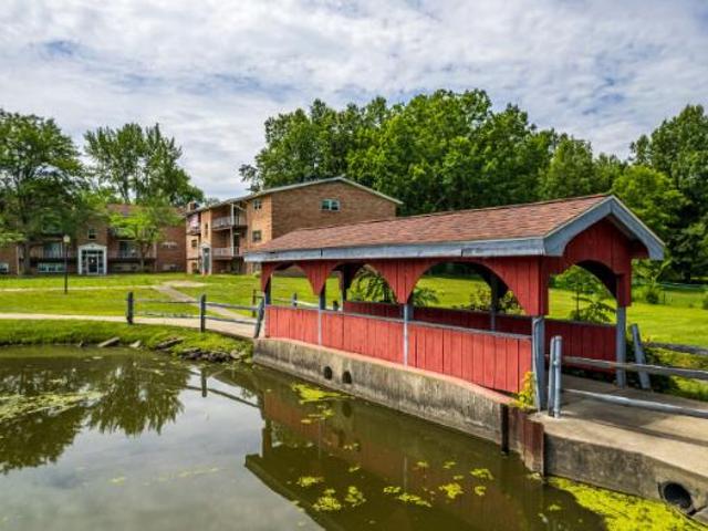 2 Br, 1 bath, Condo 2811 Parkman Road