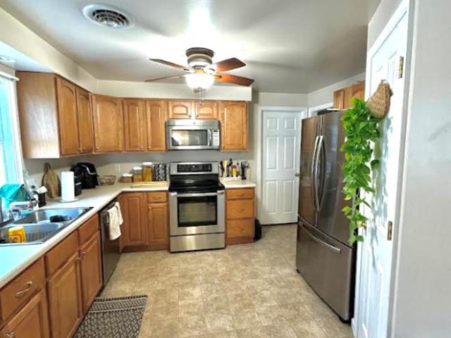 2 Br, 1 bath, Condo 282a Old Bayview Rd