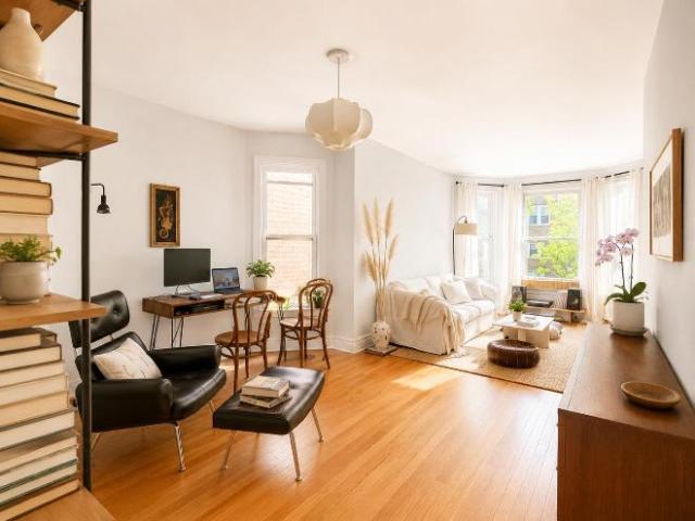 2 Br, 1 bath, Condo 2833 North Albany