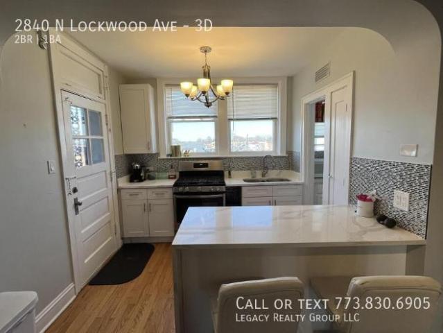 2 Br, 1 bath, Condo 2840 N Lockwood Ave