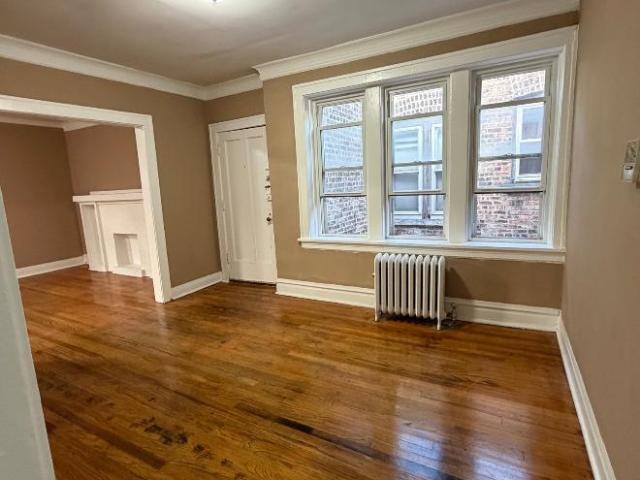 2 Br, 1 bath, Condo 2843 W Berteau Ave