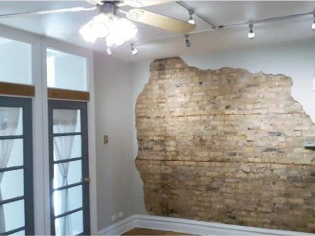 2 Br, 1 bath, Condo 2857 N Damen
