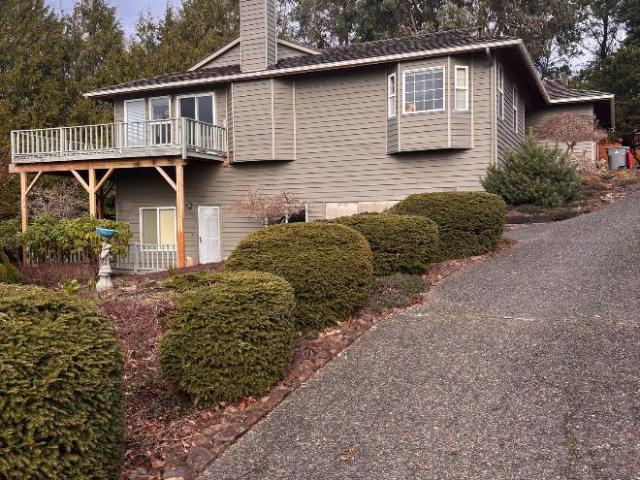 2 Br, 1 bath, Condo 285 Waldorf Pl