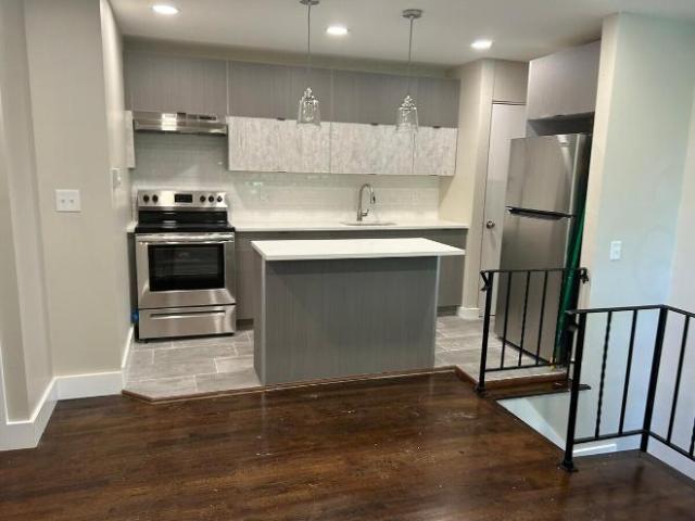 2 Br, 1 bath, Condo 286 S Center St