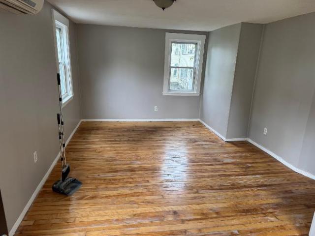 2 Br, 1 bath, Condo 28 Beacon St