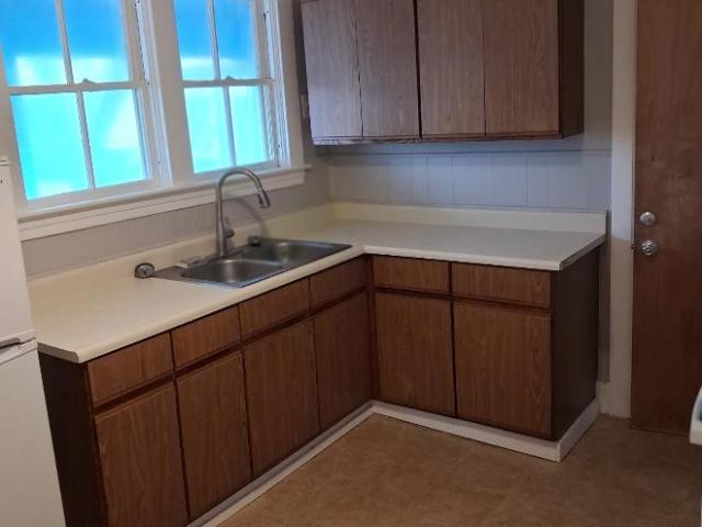 2 Br, 1 bath, Condo 28 Beacon Street