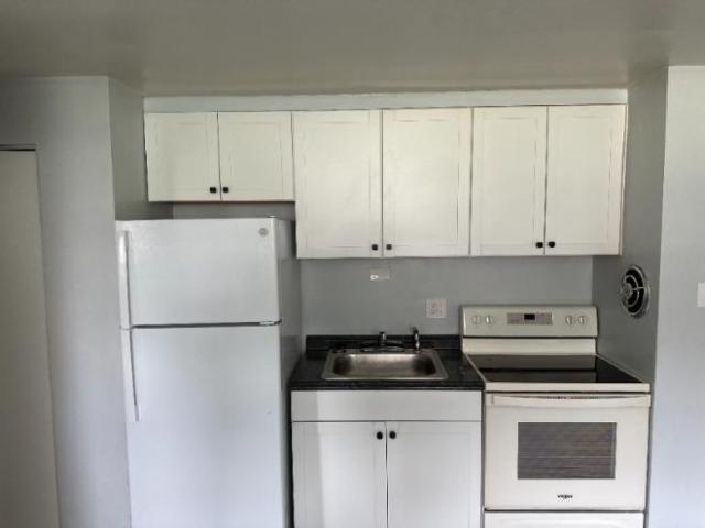 2 Br, 1 bath, Condo 2905 Queen City