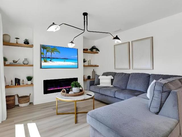 2 Br, 1 bath, Condo 2905 W Collins Street