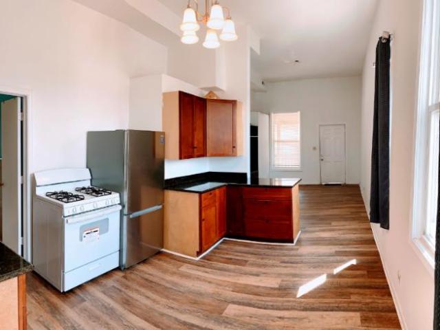 2 Br, 1 bath, Condo 2906 S Wells St