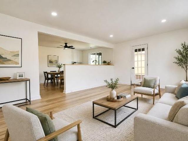 2 Br, 1 bath, Condo 2919 Pioneer Ave
